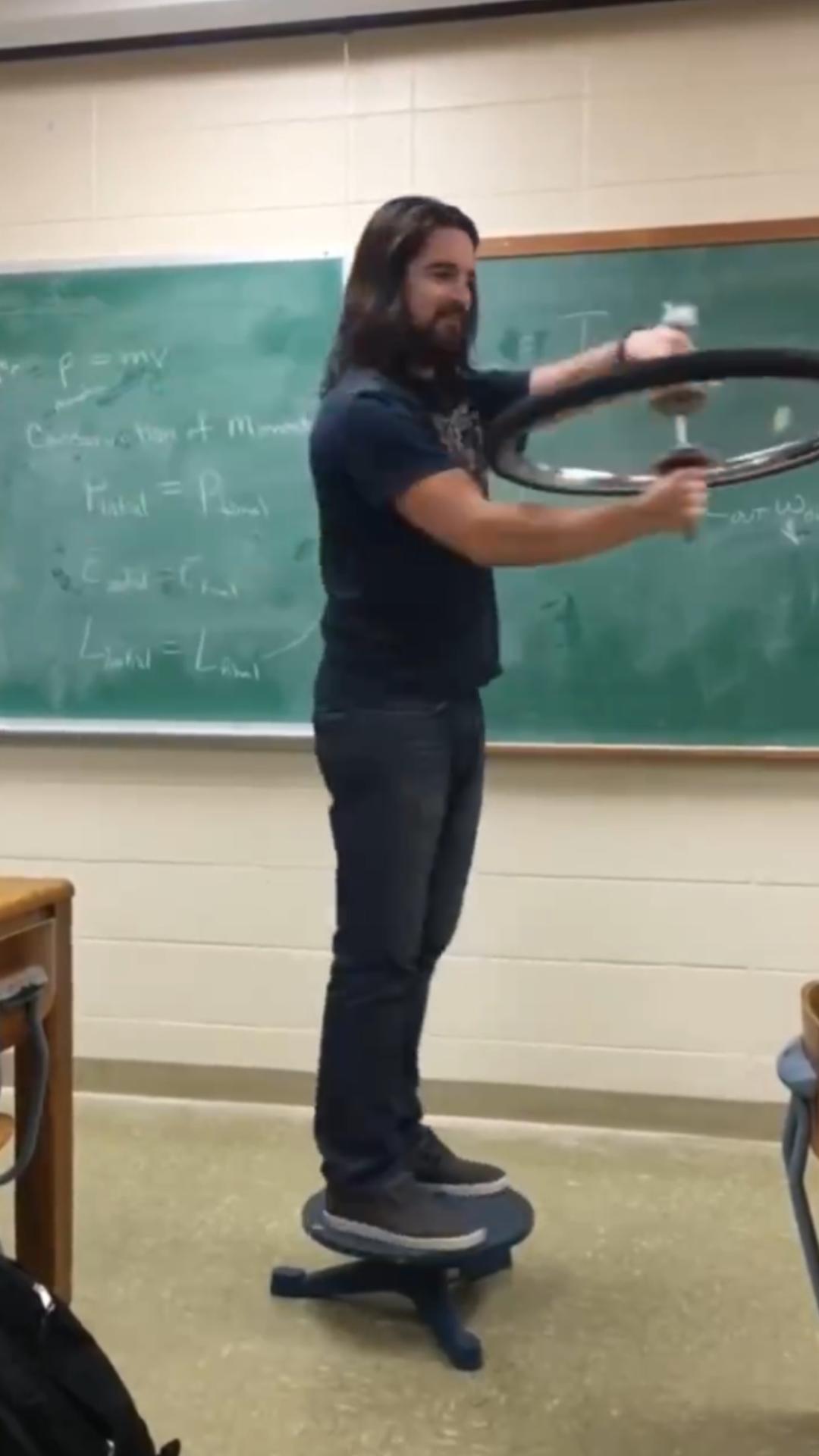 为何车轮转也会带动转轮旋转,这是什么原理,有知道的吗?