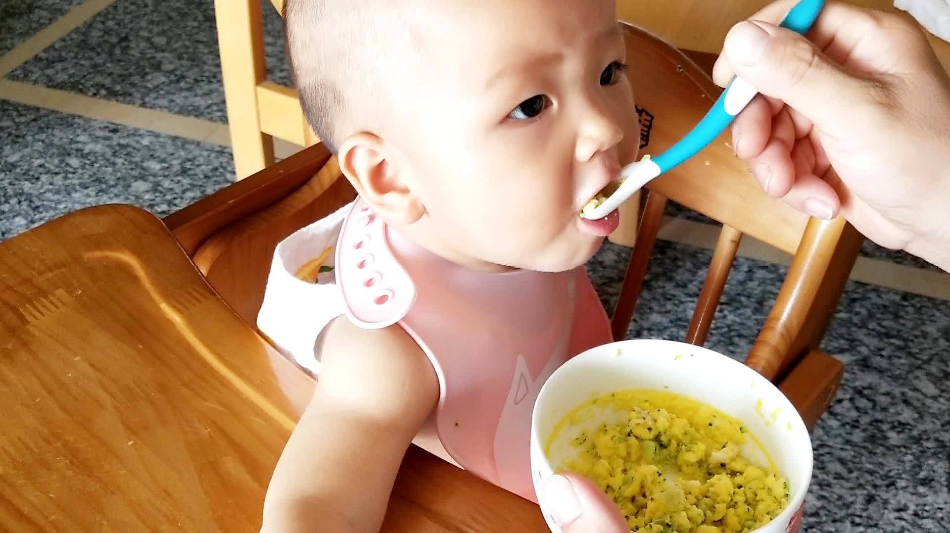 10个月的宝宝一天3餐辅食,做法简单,营养均衡,宝宝聪明又可爱