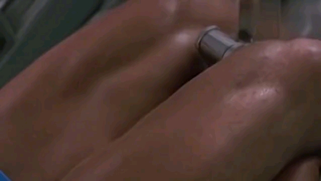 杀手的童话:杀手在健身房看见女友移情别恋直接用杠铃砸死