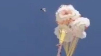 测试载入飞船使用的降落伞