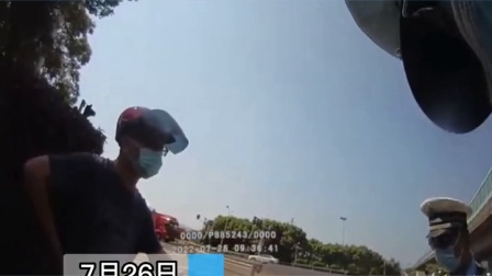 交警提醒:车辆逆行极易引发重大交通事故,危险就在一瞬间。
