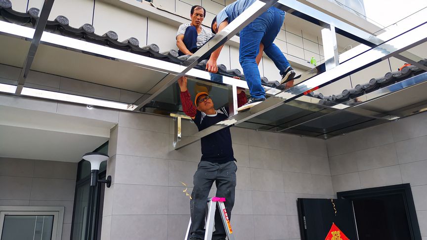 耀辉玻璃杨总不锈钢5MM蓝星灰镀膜钢化夹胶玻璃顶安装,皓月蓝星