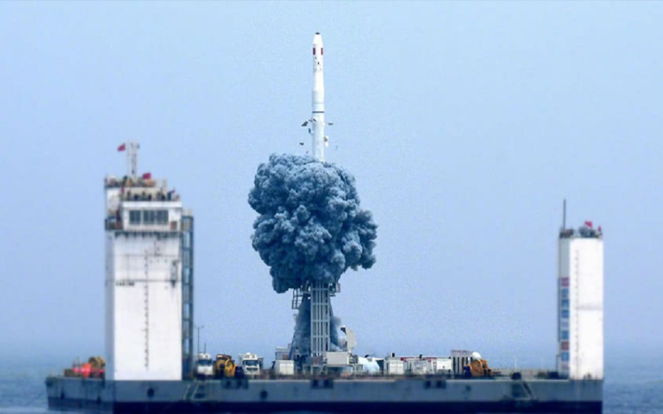 中国海域突然传出一声巨响 39吨巨无霸扛起7颗卫星 直冲云霄
