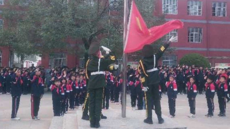 哪个农村学校升旗仪式能做这样好?快看看