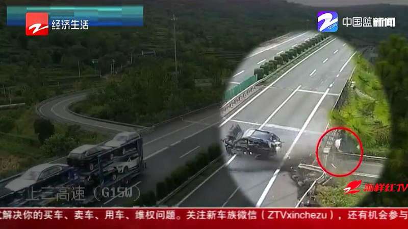 惊险!乘客未系安全带,交通事故中直接被抛下桥!视频流出