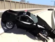 车祸模拟:警察追赶与跑车相撞测试