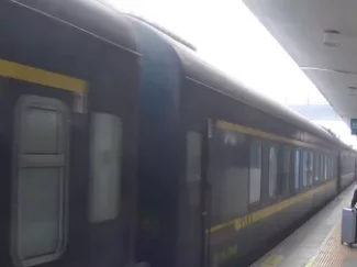 K158次列车离开衡阳站