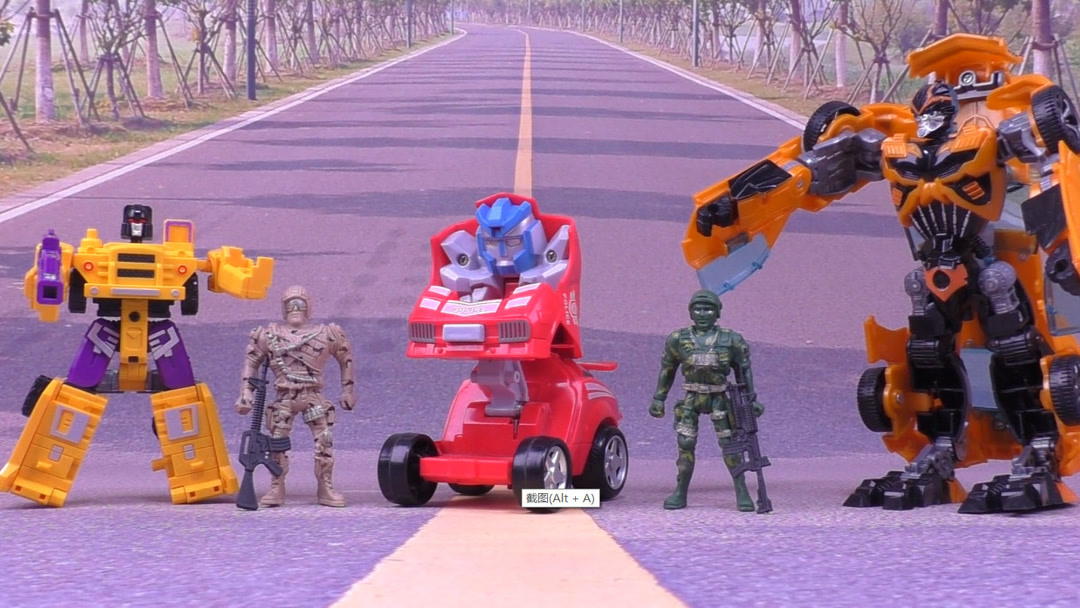 会变身的跑车与大黄蜂擎天柱 玩具车变形机器人模型