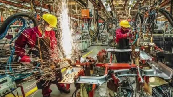 疫情拖累欧元区经济,服务业和制造业处境大不同