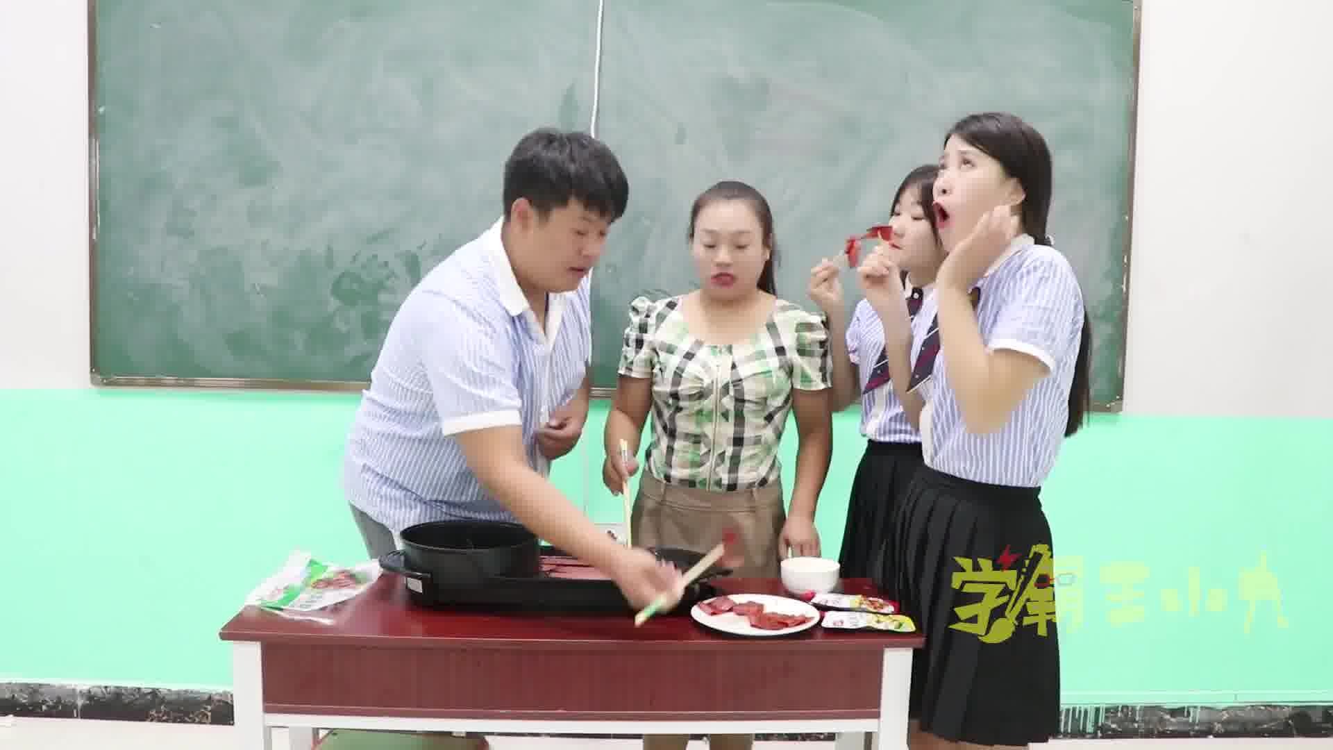 学生表演才艺,奖励培根吃,表演的一个比一个惨不忍睹