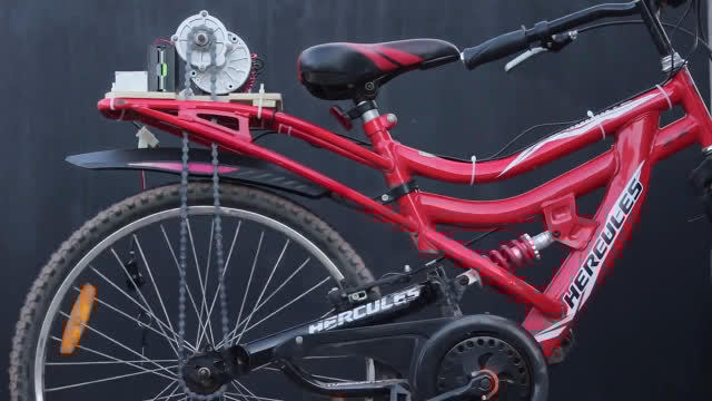 牛人300元自制电动车,普通自行车加个电机就完事了