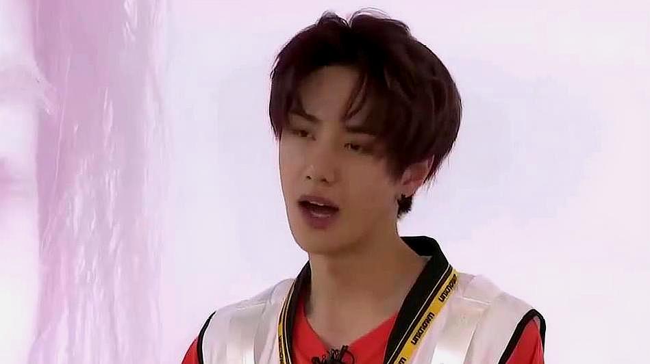 王一博模仿Yamy队高难度舞蹈动作,看一遍就能完美还原,真不简单