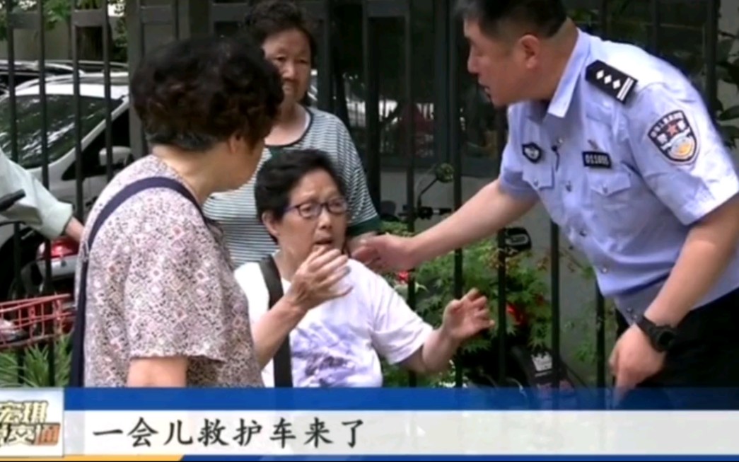 新手上路太疯狂,开自动挡车吓坏路人