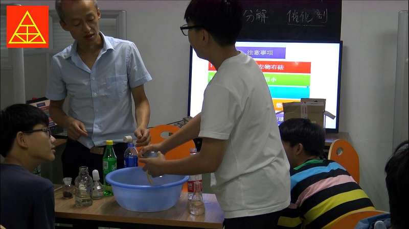 过氧化氢制作氧气-初三化学