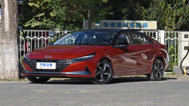 如何选择一款经济实惠的车型呢?静态对比伊兰特VS卡罗拉