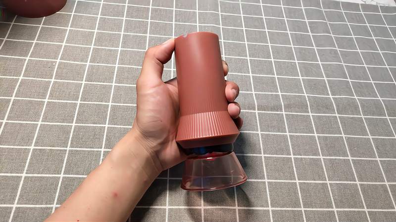 开箱左点智能走罐刮砂器,年轻人来拔一罐?装在口袋里的拔罐器