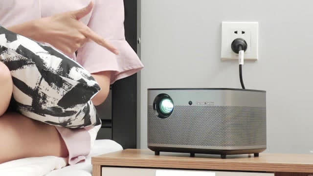 要在床上大屏玩游戏,投影没有侧投可不行