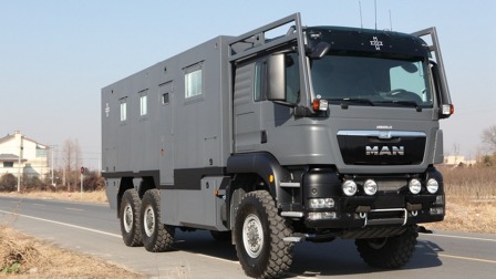 堪称中国最贵房车!售价高达990万,可供二十个人同时用餐!