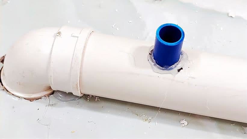 没有异径三通,细PVC管怎么接在粗管子上?这个土方法简单又实用