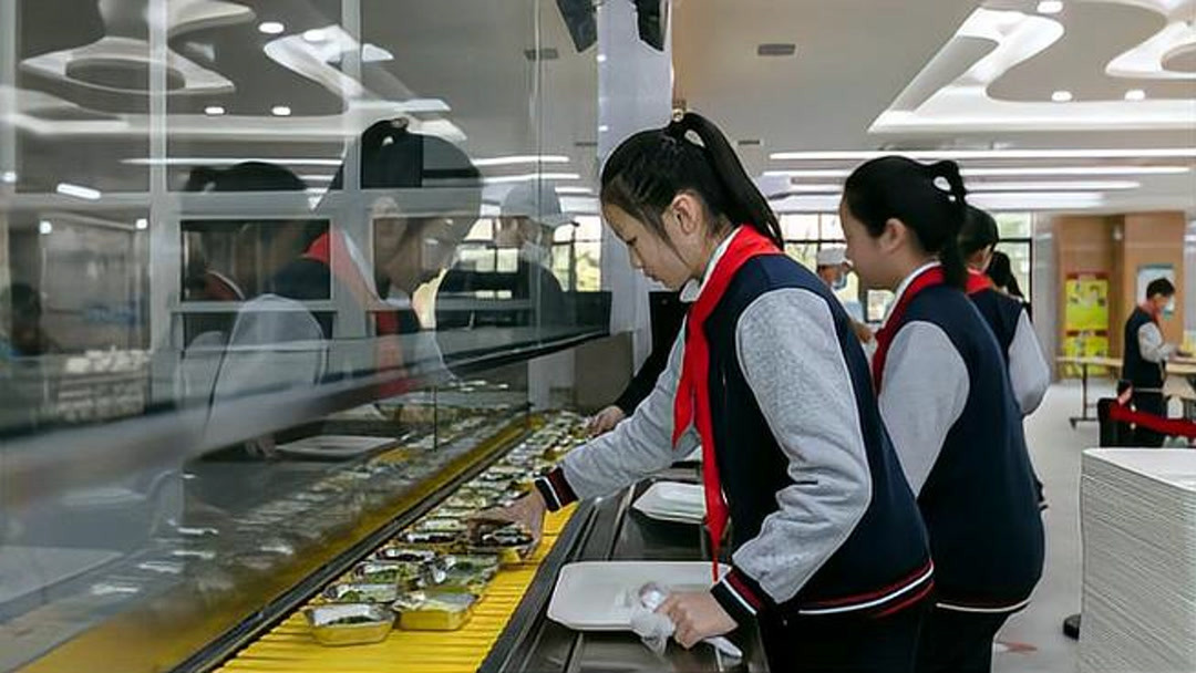 市监总局:今年3月发现校园食品安全隐患2.8万个