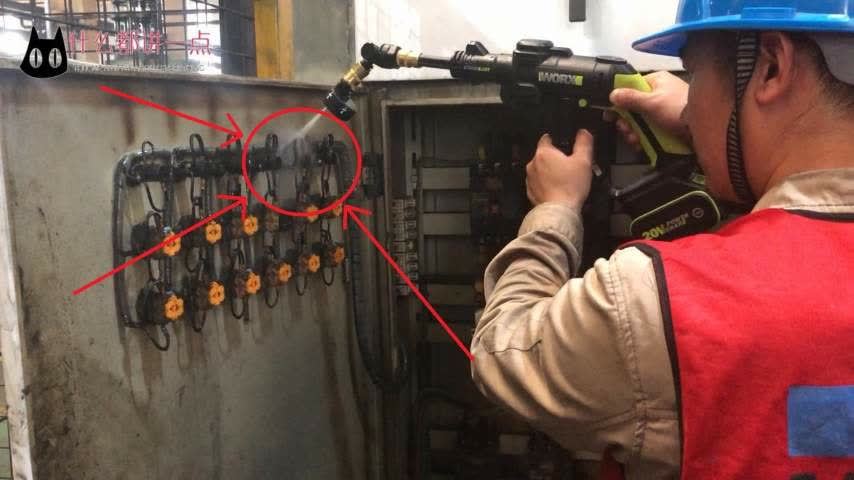 动力柜带电清洗,企业安全不容忽视,设备定期维护是重中之重!