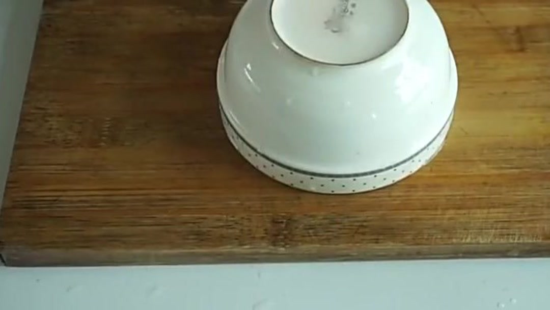 菜刀变钝了怎么办40年老厨师教你一招,只需一分钟,锋利如新刀