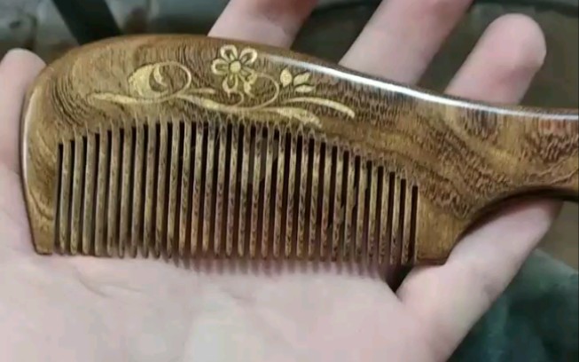 黑金檀木描金梳,金丝效果十分明显,好看,快来看看吧?