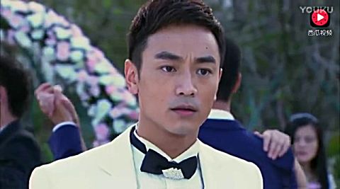 三对情侣跳舞, 没想到出现了意外, 孕妇肚子疼!