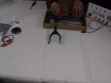 204型电子捕鼠器和百控高压捕鼠板使用方法课件