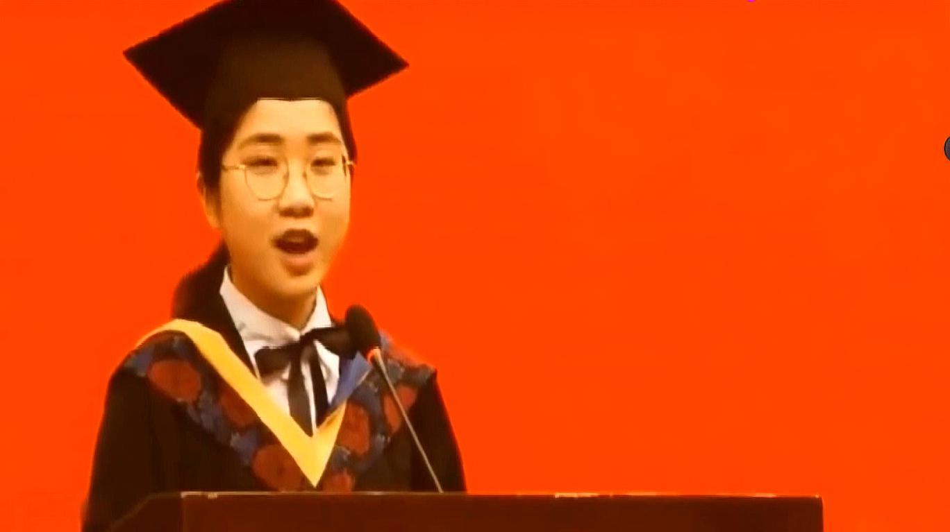 三峡大学毕业生演讲,这口才不比北大清华差,学妹是中文系的吧