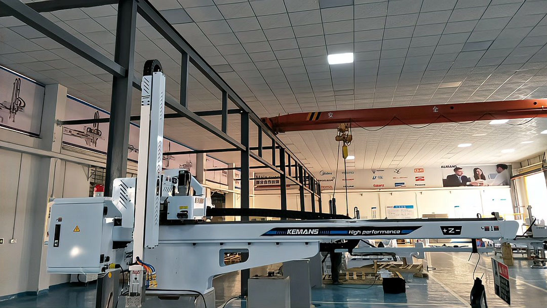 高速机械手取快餐盒视频