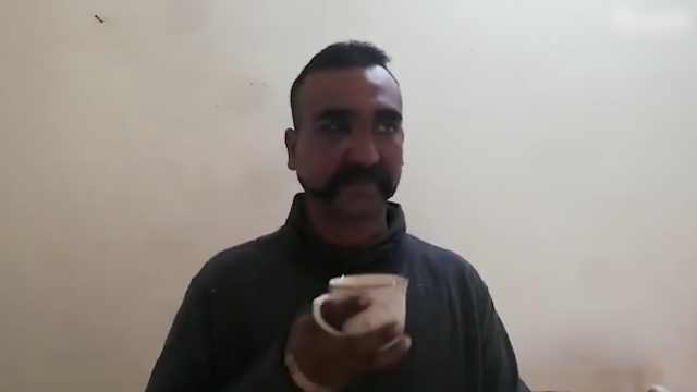 印被俘飞行员现身,赞巴基斯坦官兵