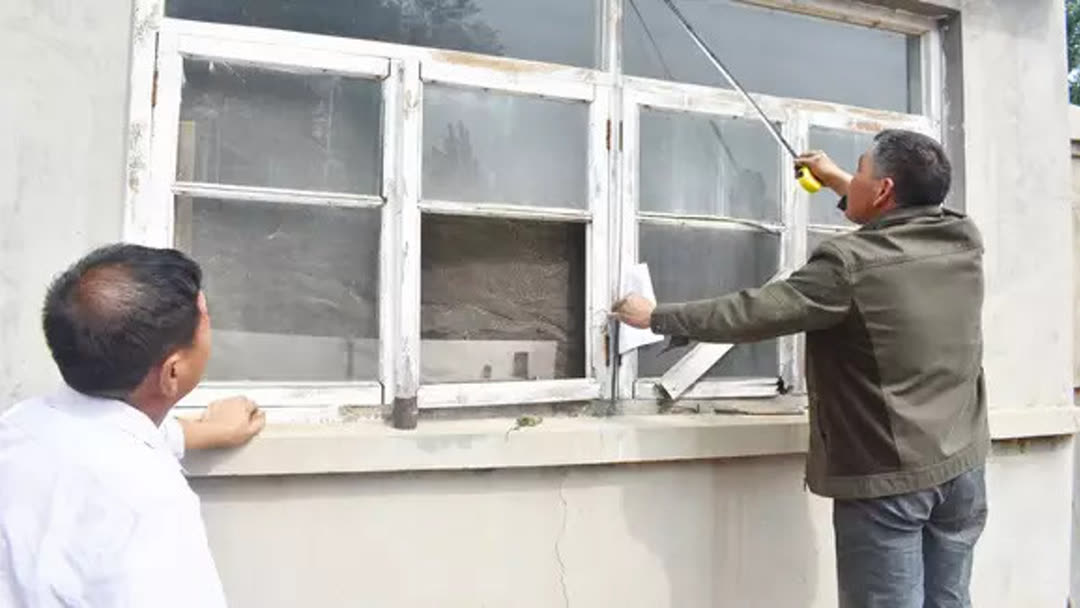 农村安装铝合金门窗,咋收费?3间房全下来需要1万多,大家说贵吗