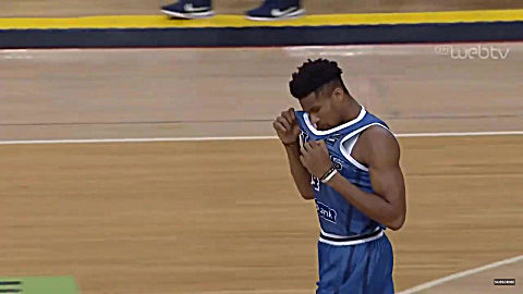 男篮世界杯热身赛,希腊惜败塞尔维亚,字母哥20分大秀隔人暴扣,追身...