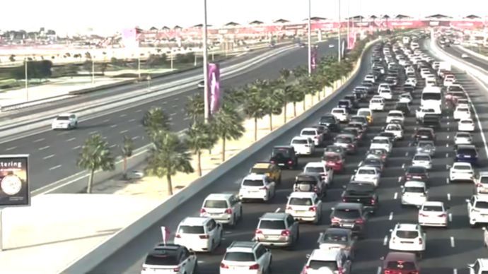 果然视频|卡塔尔世界杯揭幕战前,公路堵得水泄不通