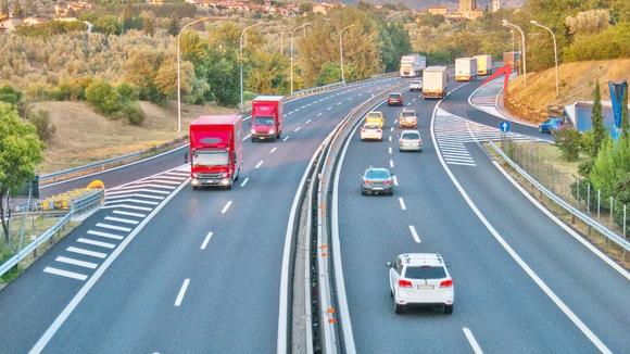 经常跑高速,路边这4种指示牌很重要,不清楚可能有危险!