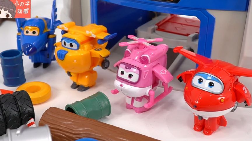 超级飞侠机器人发现汽车积木