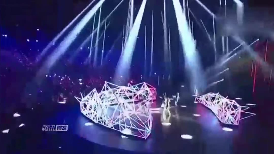 周洁琼的腿空降热搜引发热议一首《GetIt》甜到没你