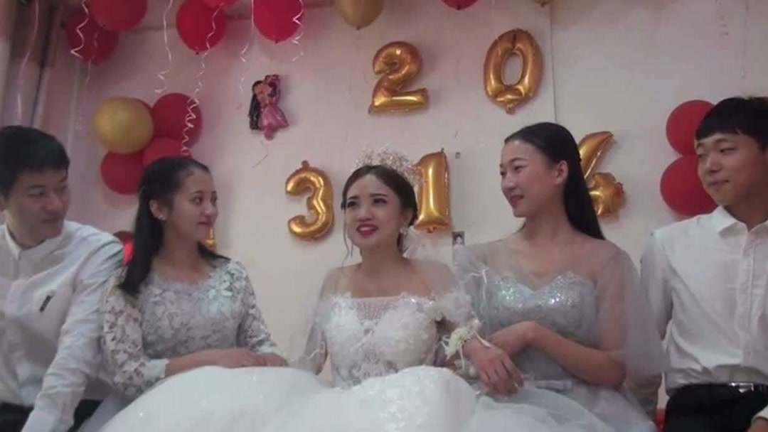 三胞胎婚礼,妹妹嫁给当地大老板,新郎32岁,猜猜啥样?