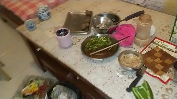 母亲节!仓鼠硕硕还要直播,母亲开支灯给留的饭,心好酸。