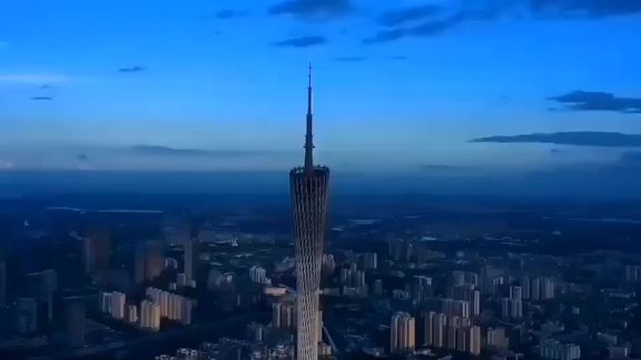 广州市委宣传部牵头,广州塔为广州美术学院2020毕业季亮灯!