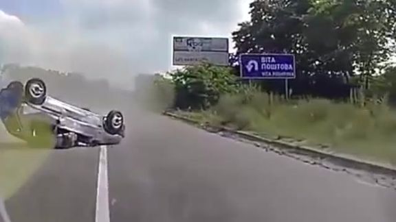 行车记录仪直击惨烈车祸影像,看了让人惊慌!