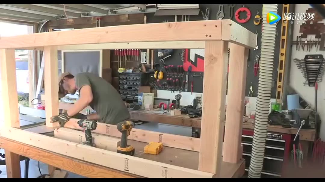 一种超简单木工工作台的制作方法