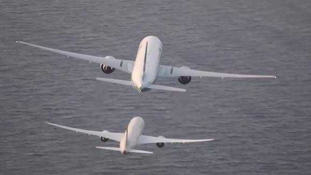 四架飞机叠着飞?-- 今年最刺激的一场飞行!#航空 #飞行