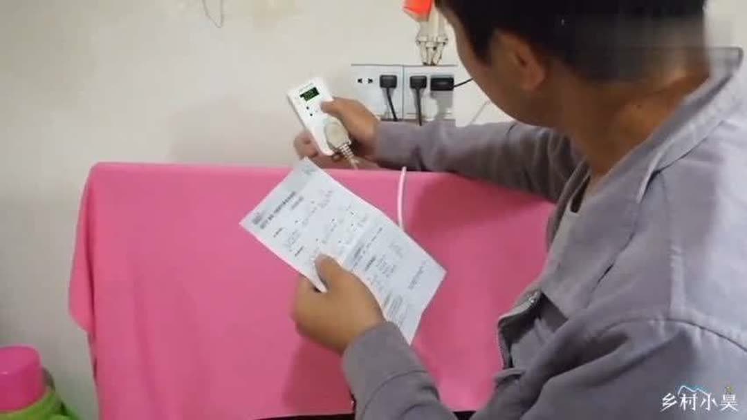家里冰箱冷藏室结冰怎么办?农村小伙花20元轻松解决!