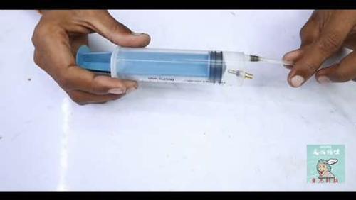 如何用塑料瓶和注射器制作氛围动力喷枪#用废品制作创意手工