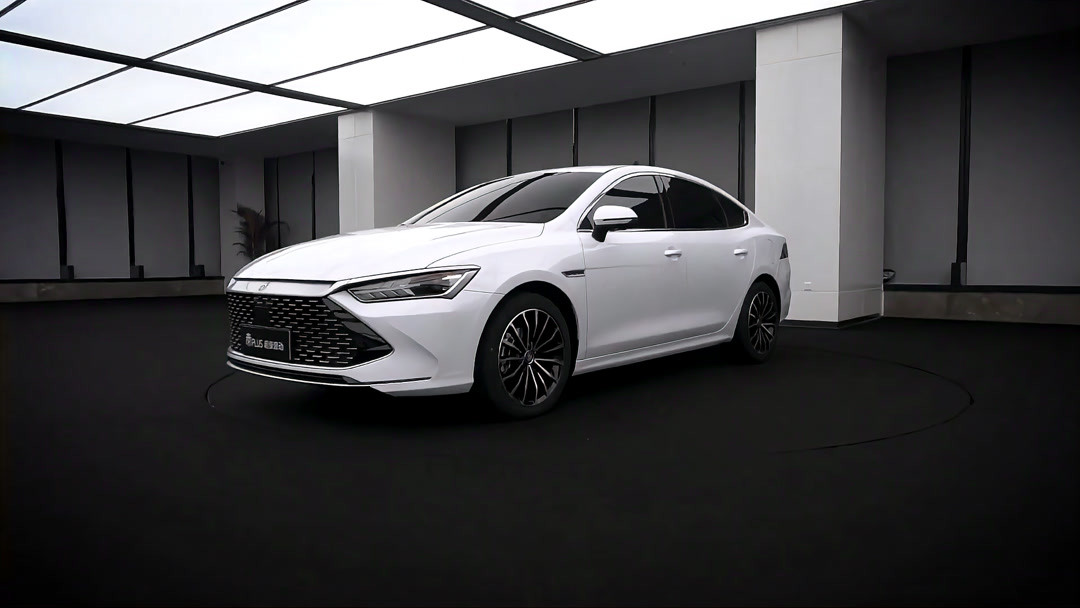 高颜值比亚迪秦PLUS!搭载1.5L超级混动,油耗仅3.8升,预计13万