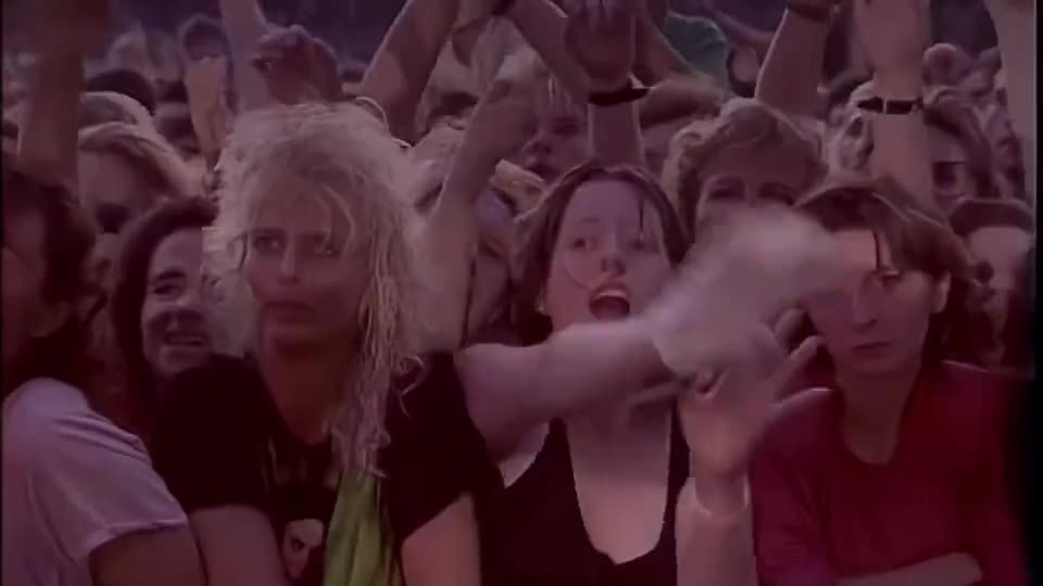 迈克尔杰克逊最成功的演唱会,纷纷让台下女粉丝昏倒