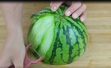 西瓜皮和胡萝卜放一起,居然能这么好吃,连吃10天都不腻!