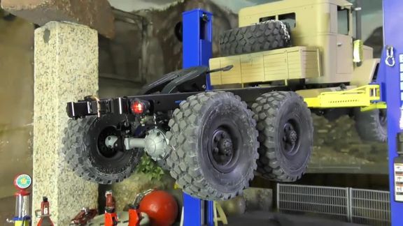 RC模型:RC MAZ 537重型卡车
